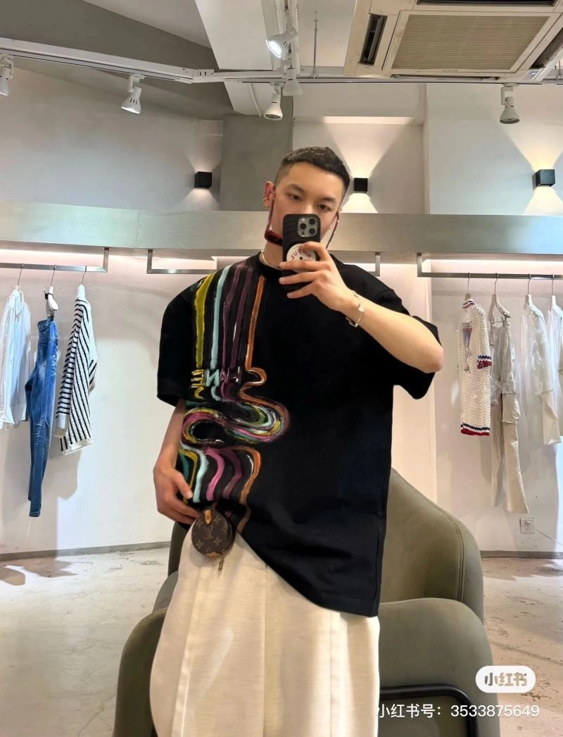 Bargain Chanel T-Shirts