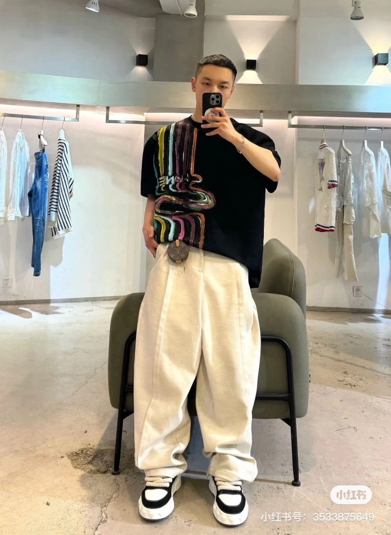 Bargain Chanel T-Shirts