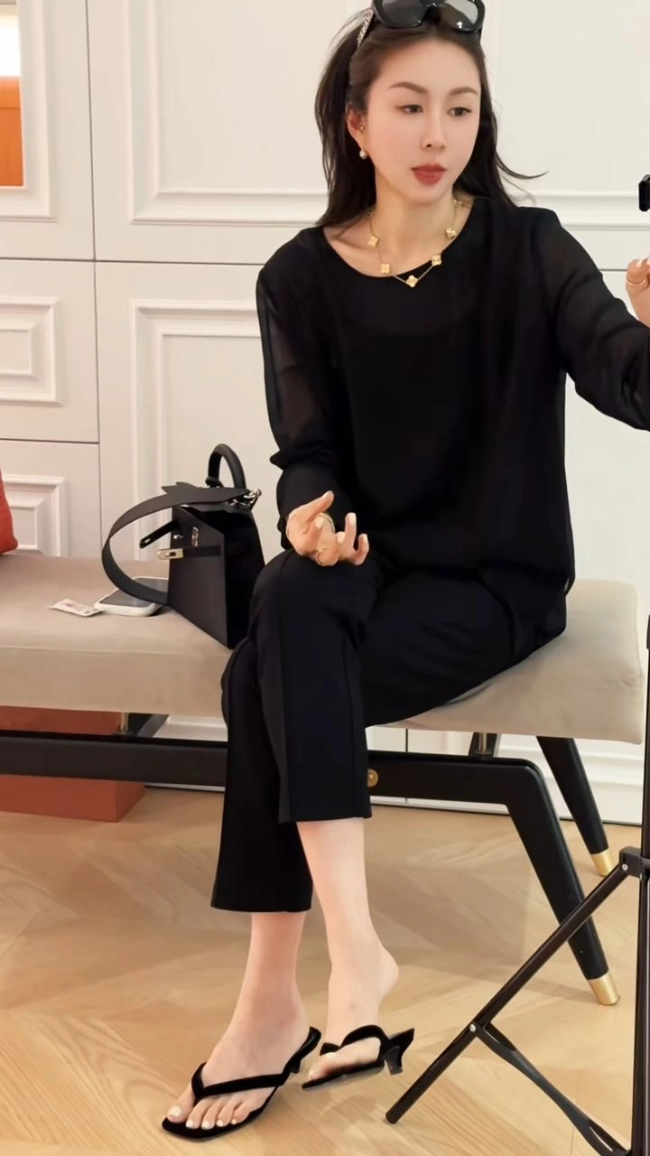Economical Chanel T-Shirts
