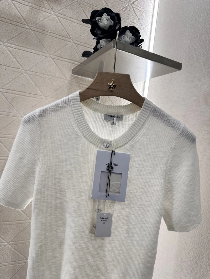 Bargain Chanel T-Shirts