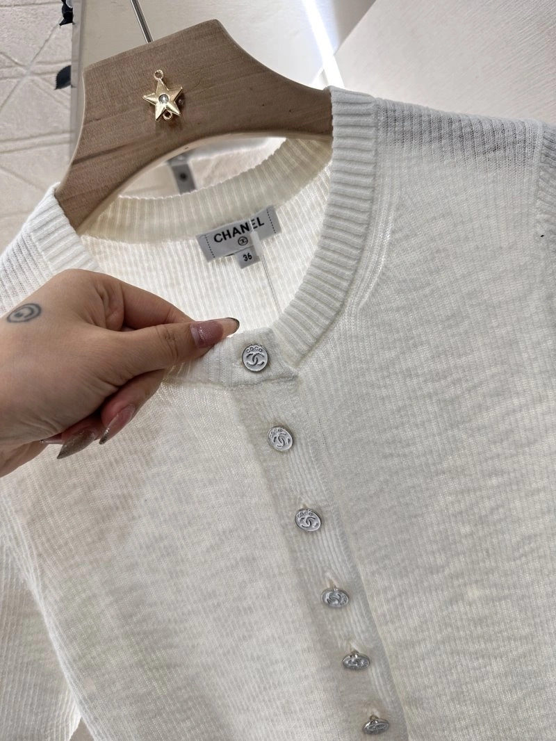 Bargain Chanel T-Shirts