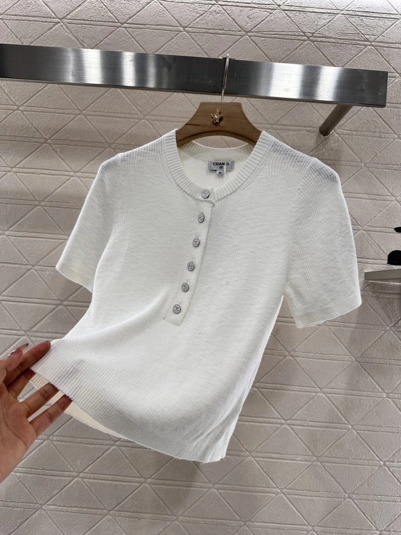 Bargain Chanel T-Shirts