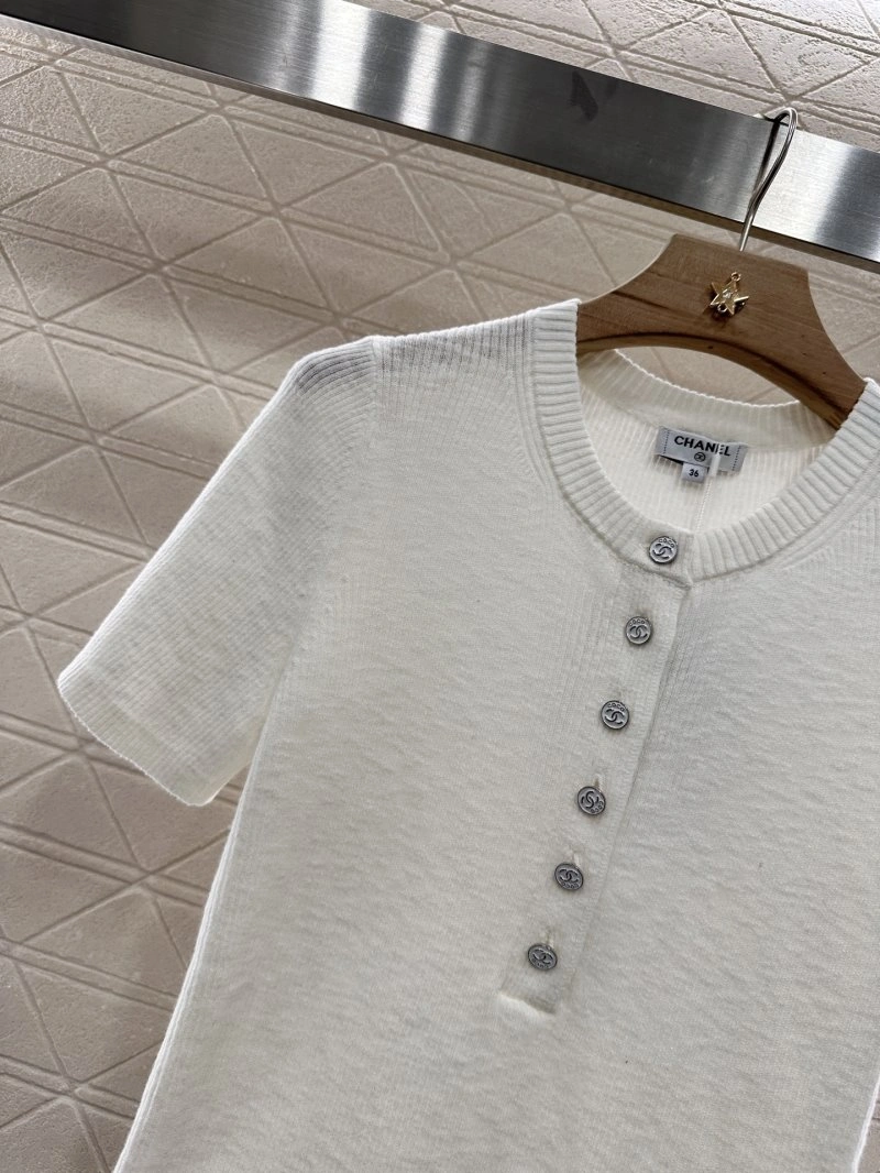 Bargain Chanel T-Shirts