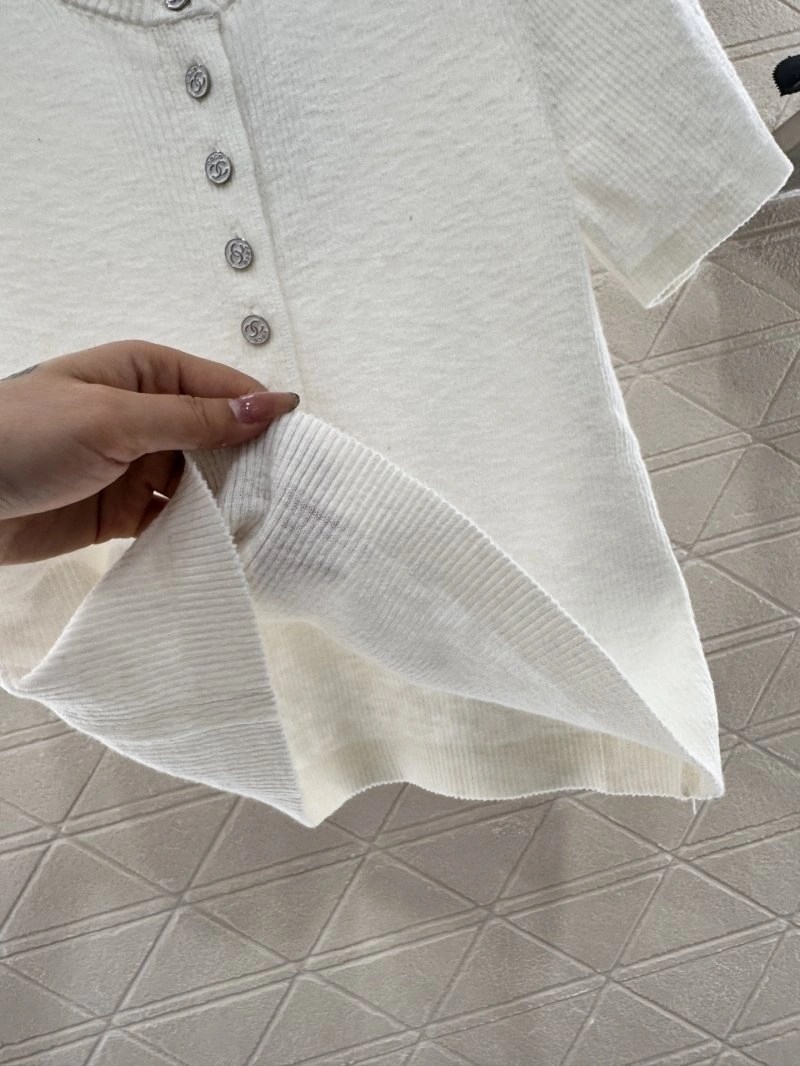 Bargain Chanel T-Shirts