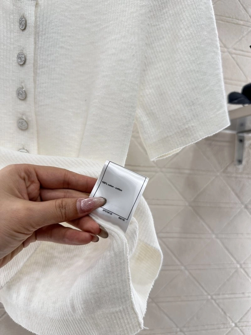 Bargain Chanel T-Shirts