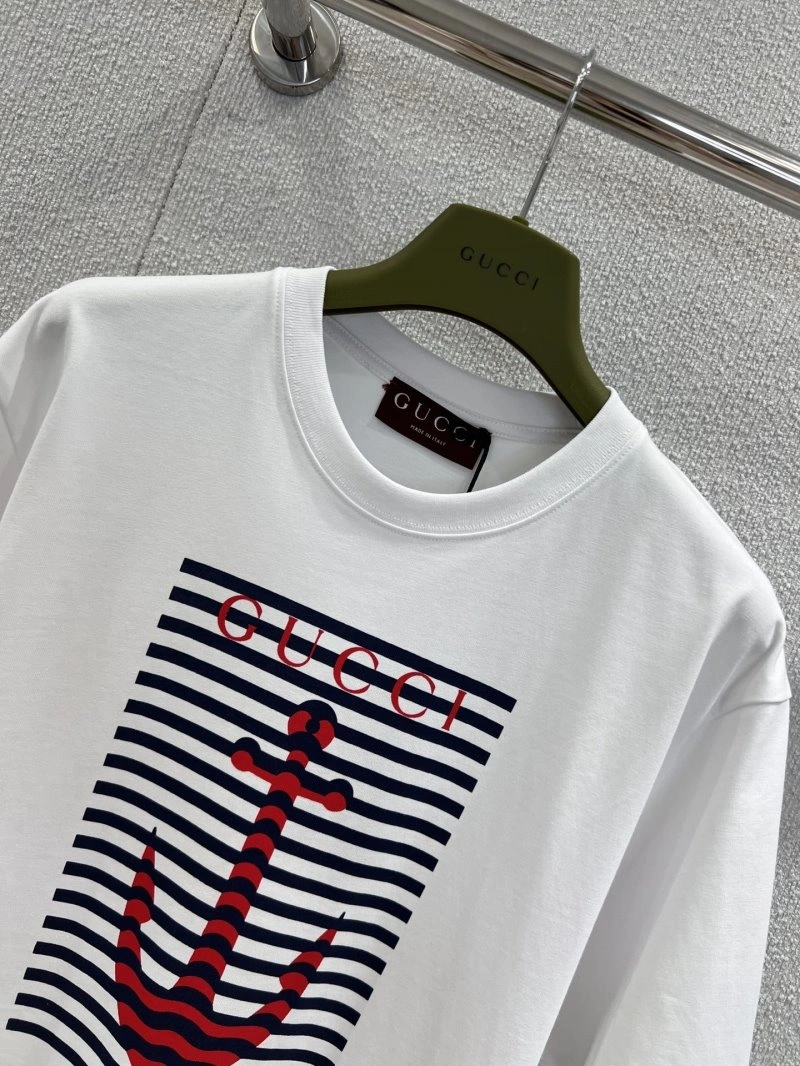 Accurate model Chanel T-Shirts