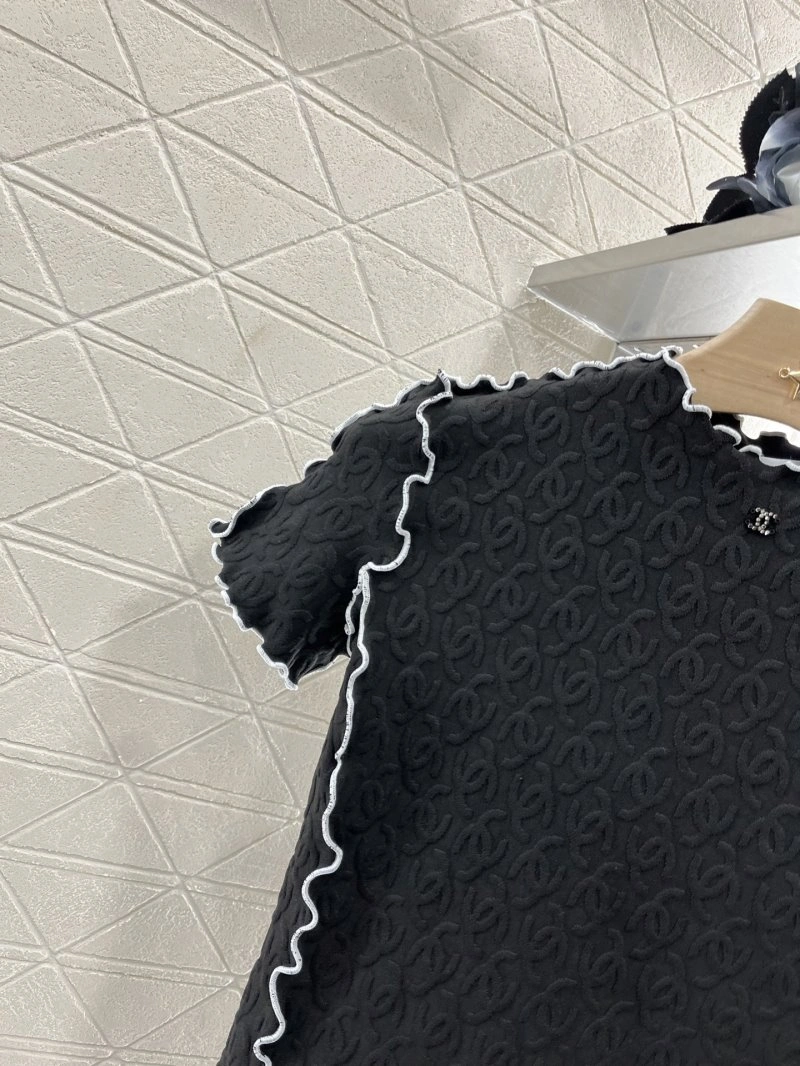 Accurate model Chanel T-Shirts