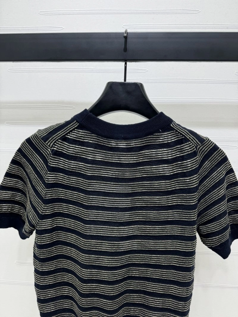 Bargain Chanel T-Shirts