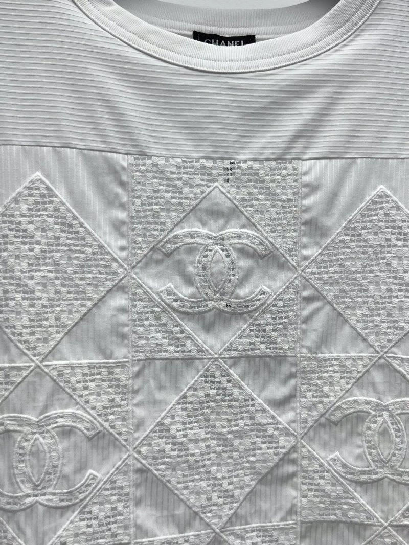 Bargain Chanel T-Shirts