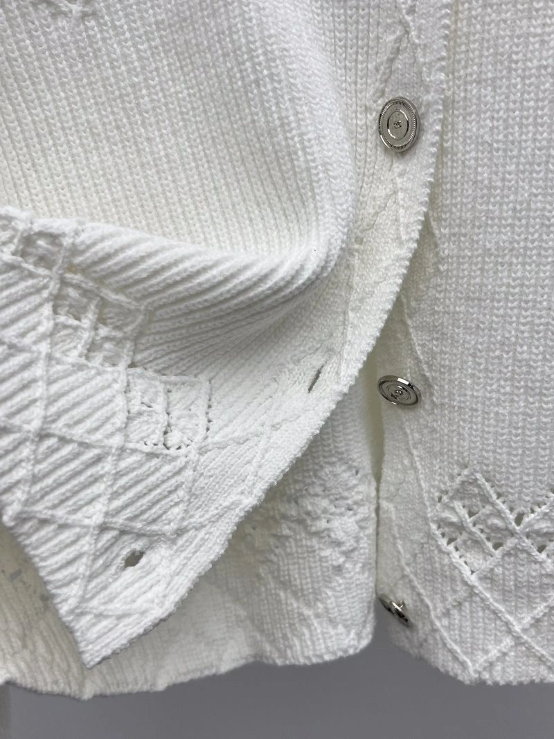 Bargain Chanel T-Shirts