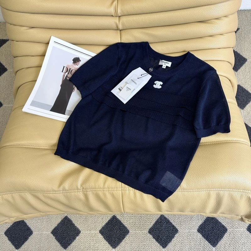 Accurate model Chanel T-Shirts