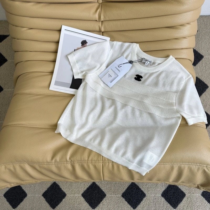 Accurate model Chanel T-Shirts