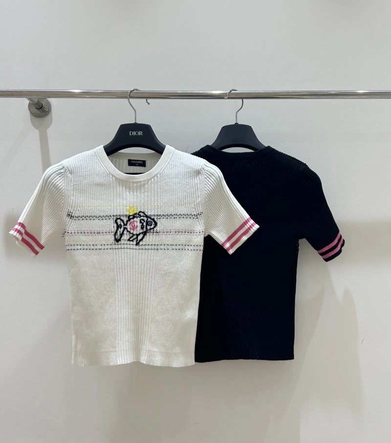 Top match Chanel T-Shirts