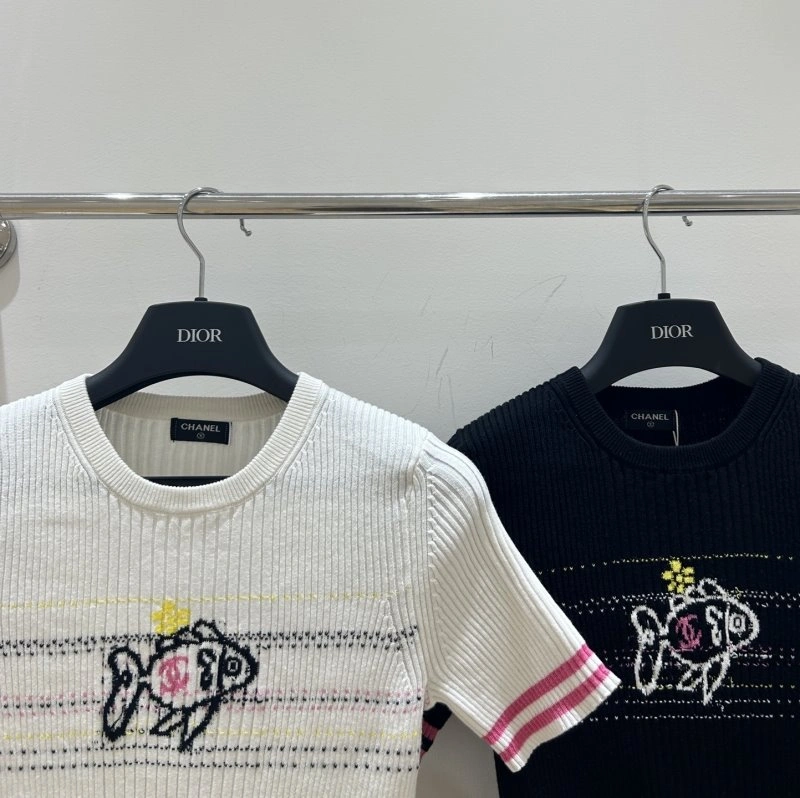Top match Chanel T-Shirts