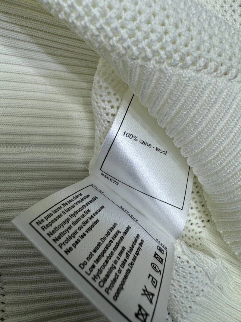 Bargain Chanel T-Shirts