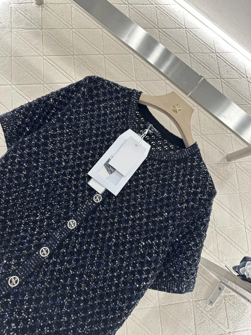 Accurate model Chanel T-Shirts