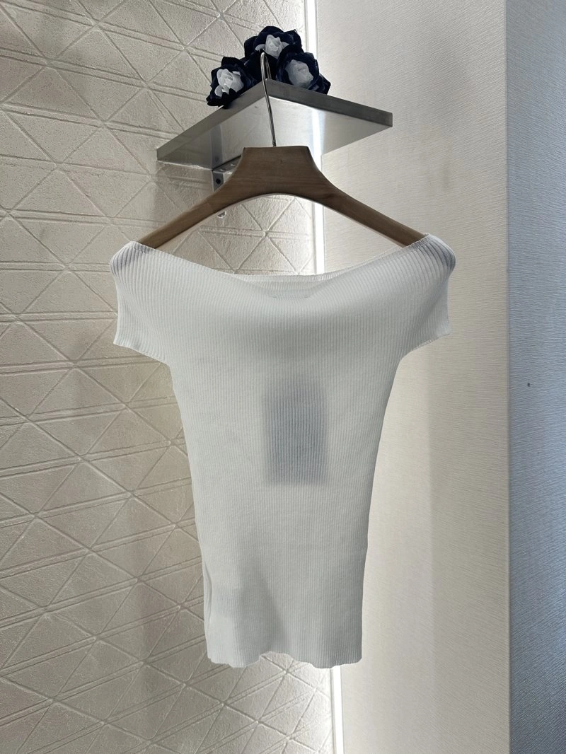 Bargain Chanel T-Shirts