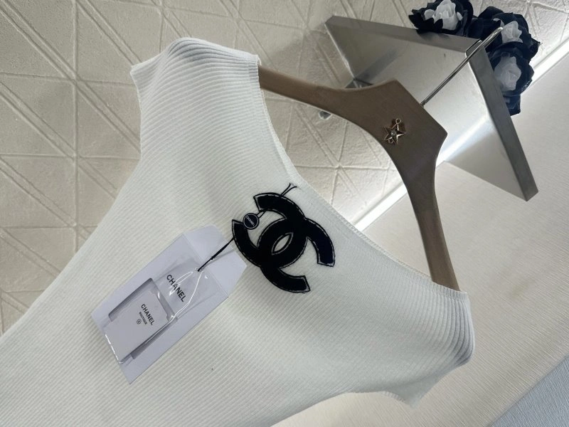 Bargain Chanel T-Shirts