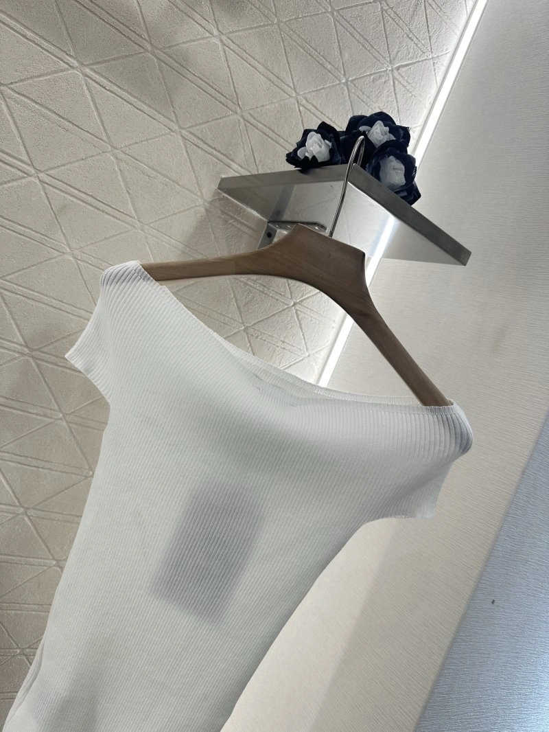 Bargain Chanel T-Shirts