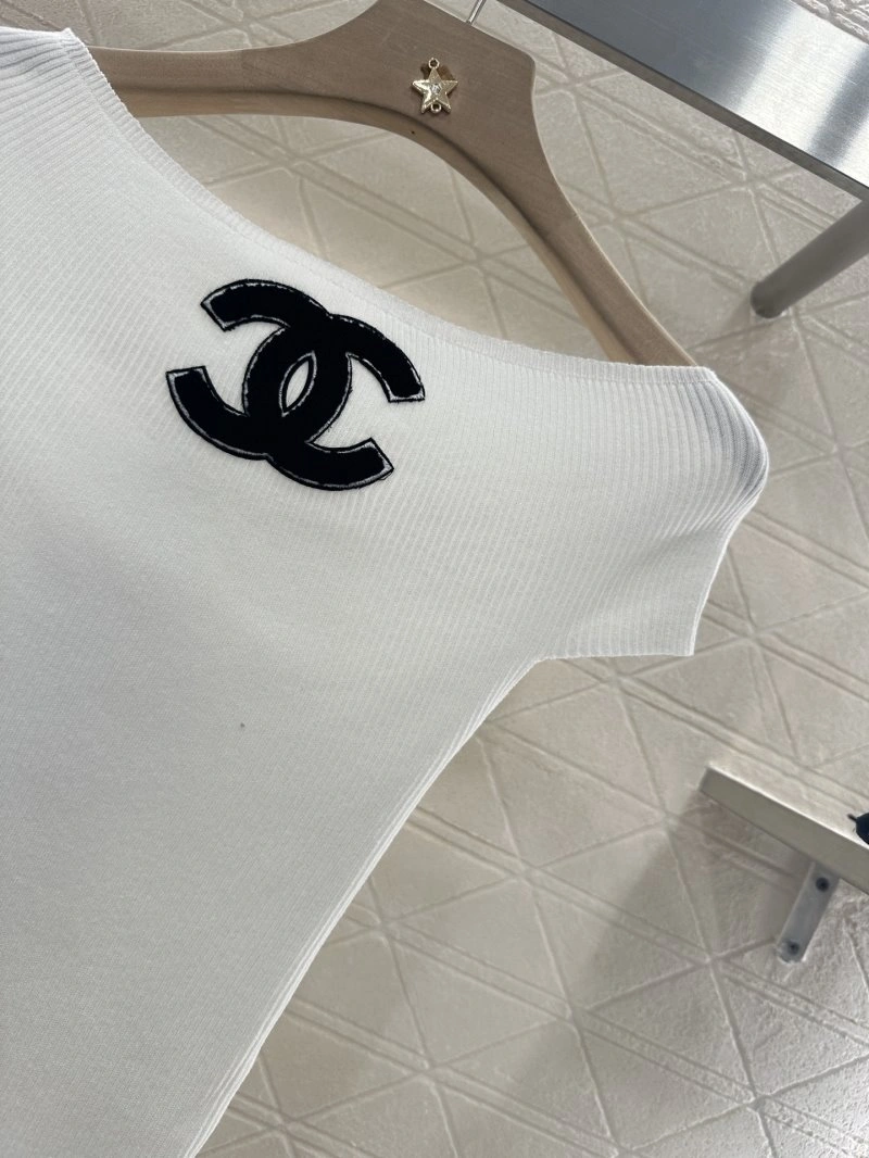 Bargain Chanel T-Shirts