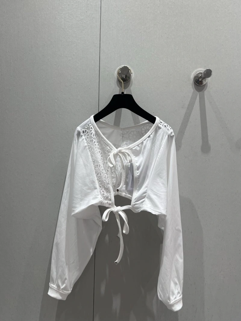 Bargain Chanel T-Shirts