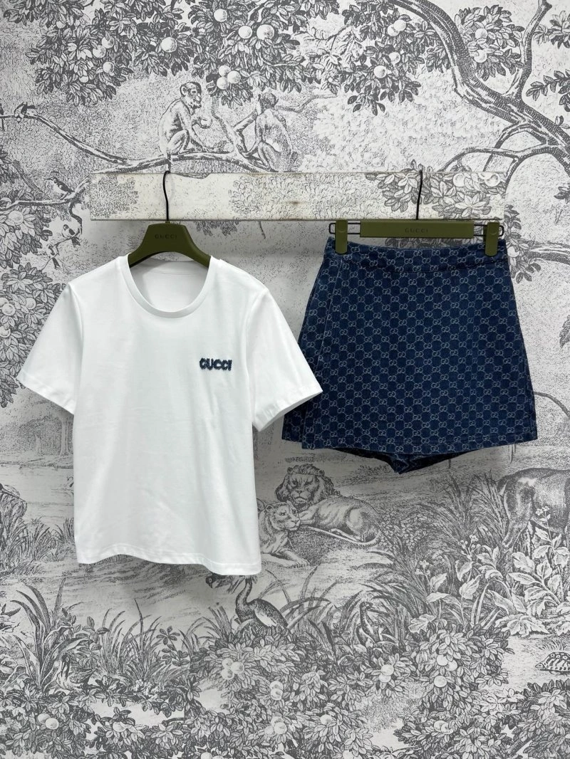 Chanel T-Shirts
