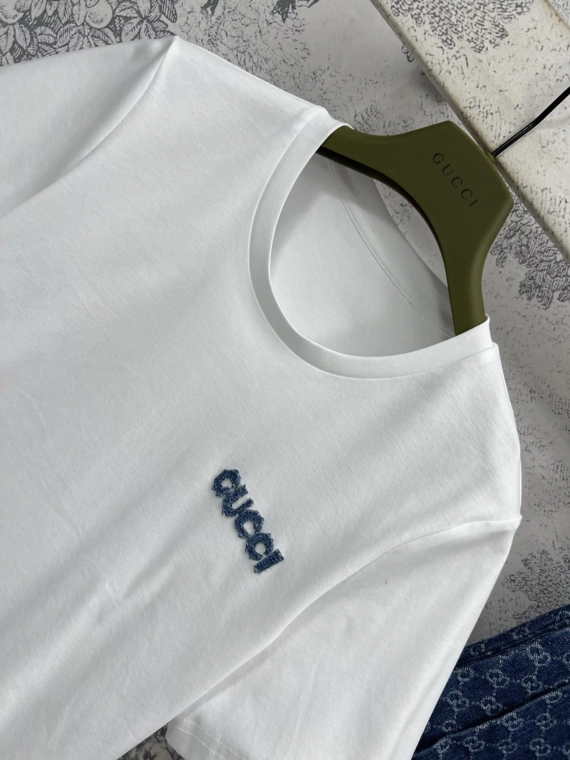 Low-cost Chanel T-Shirts