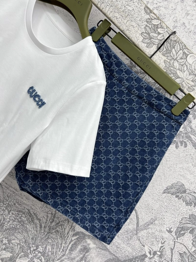 Low-cost Chanel T-Shirts