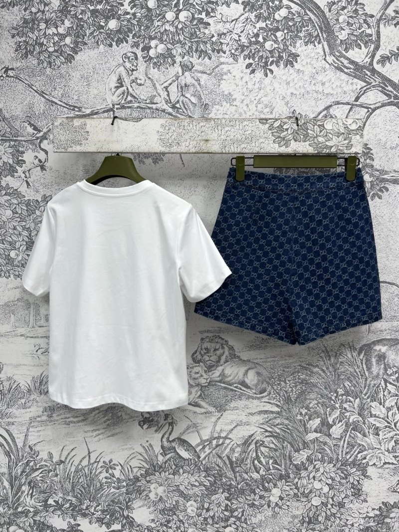 Low-cost Chanel T-Shirts