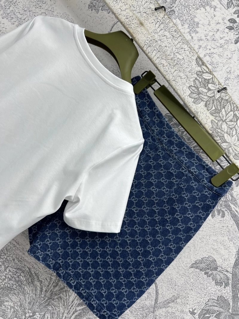 Low-cost Chanel T-Shirts