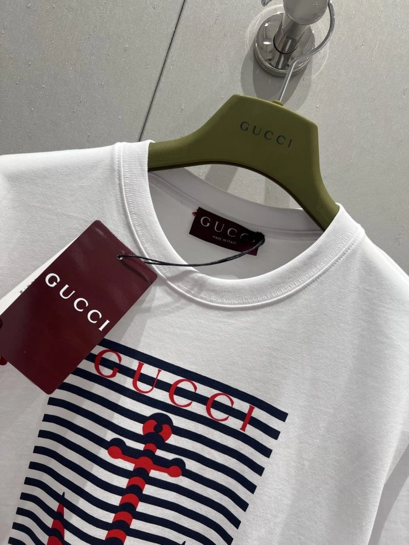 Top match Chanel T-Shirts