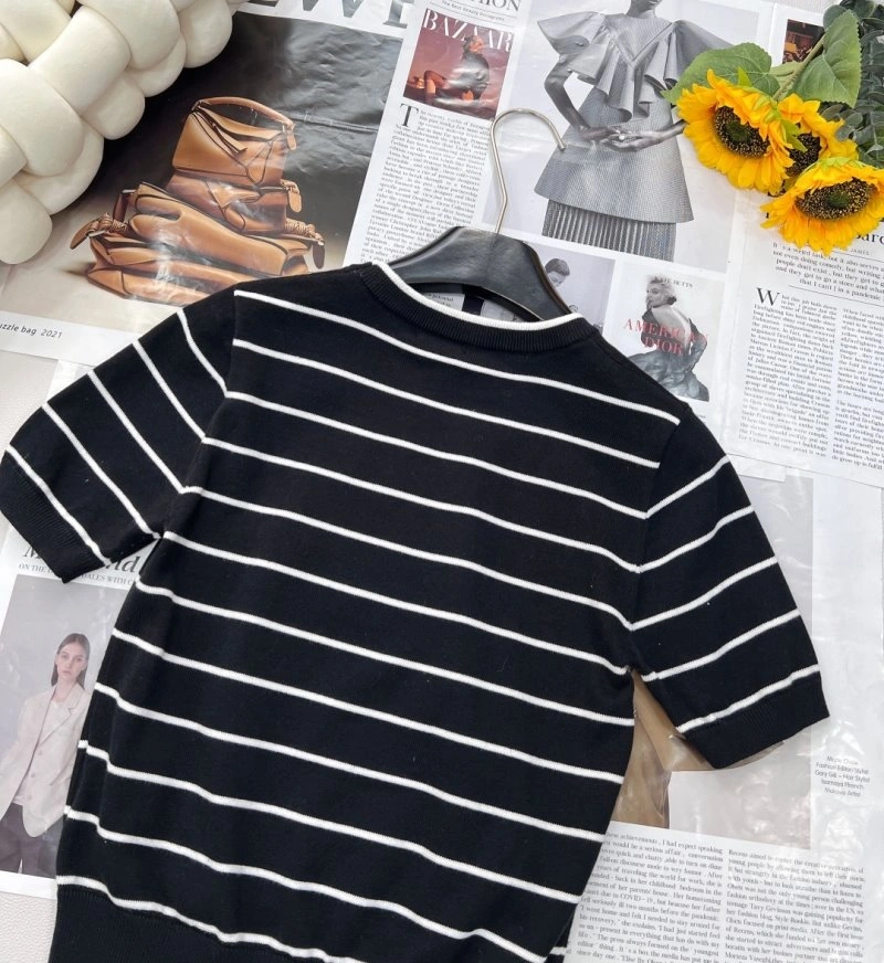 Bargain Chanel T-Shirts