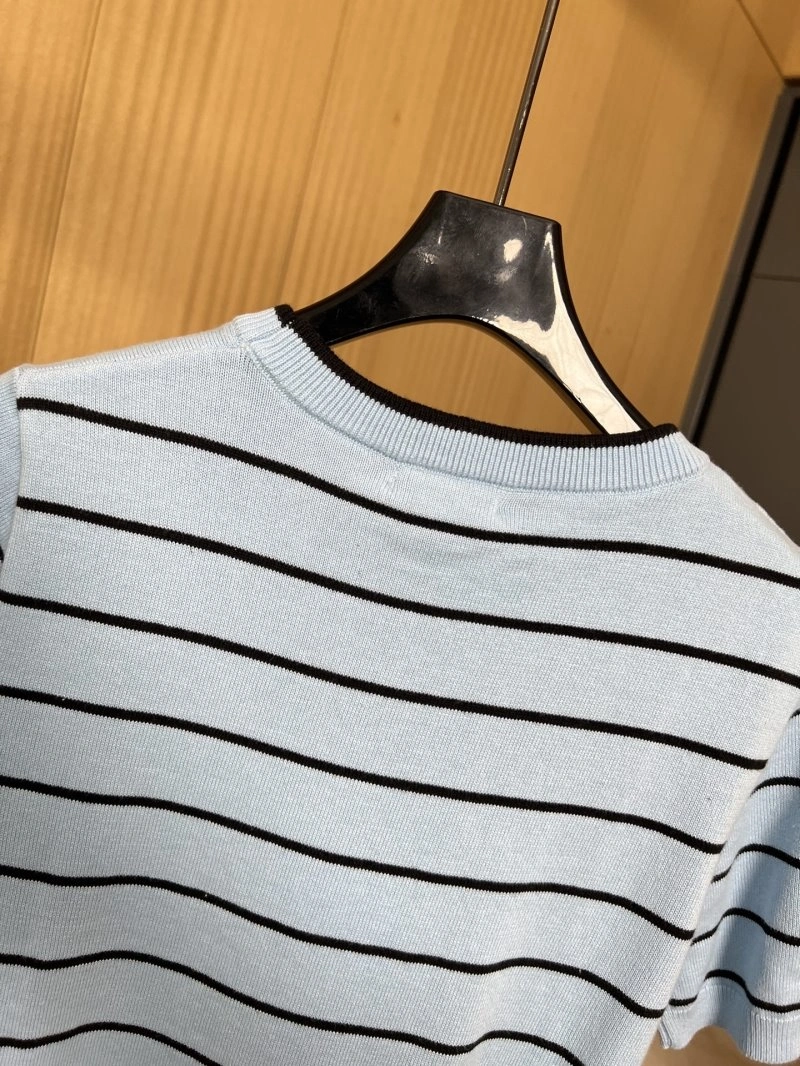 Accurate model Chanel T-Shirts