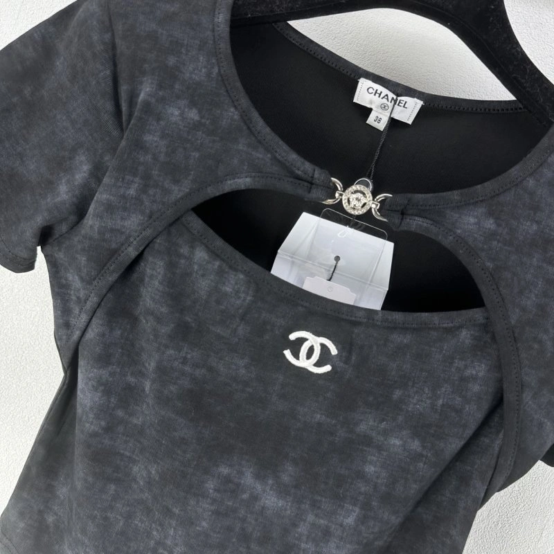 Bargain Chanel T-Shirts
