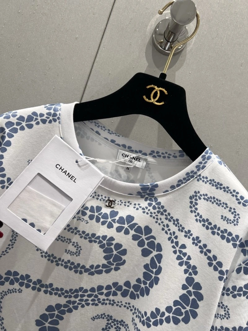 Accurate model Chanel T-Shirts
