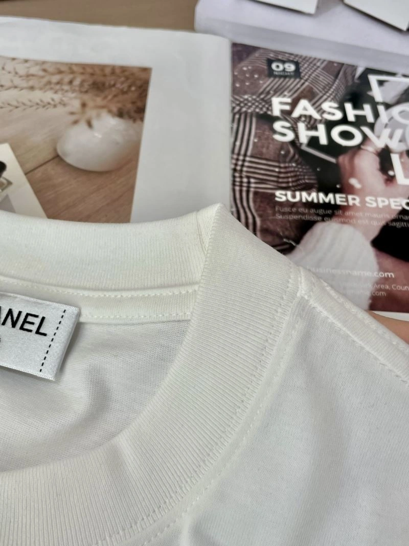 Accurate model Chanel T-Shirts