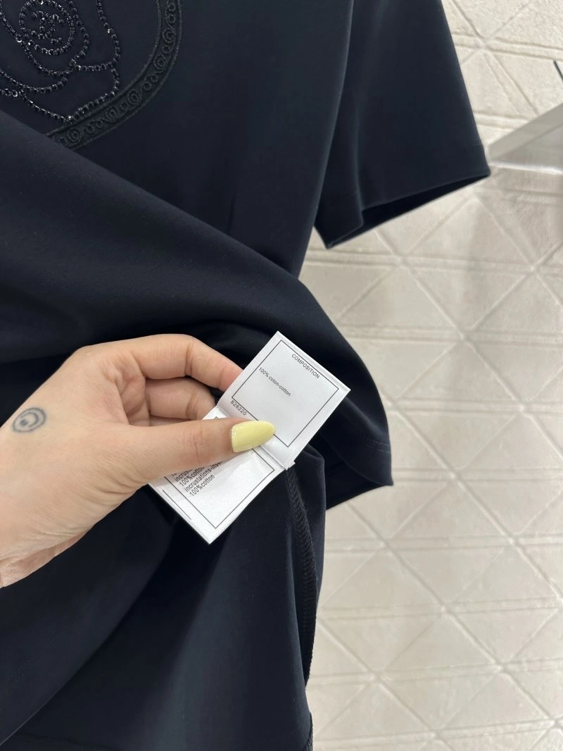 Bargain Chanel T-Shirts