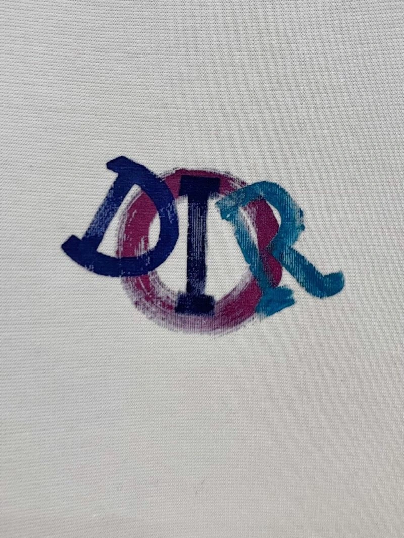 Bargain Chanel T-Shirts