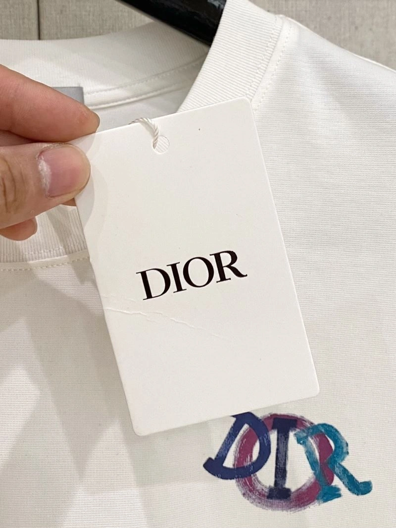 Bargain Chanel T-Shirts