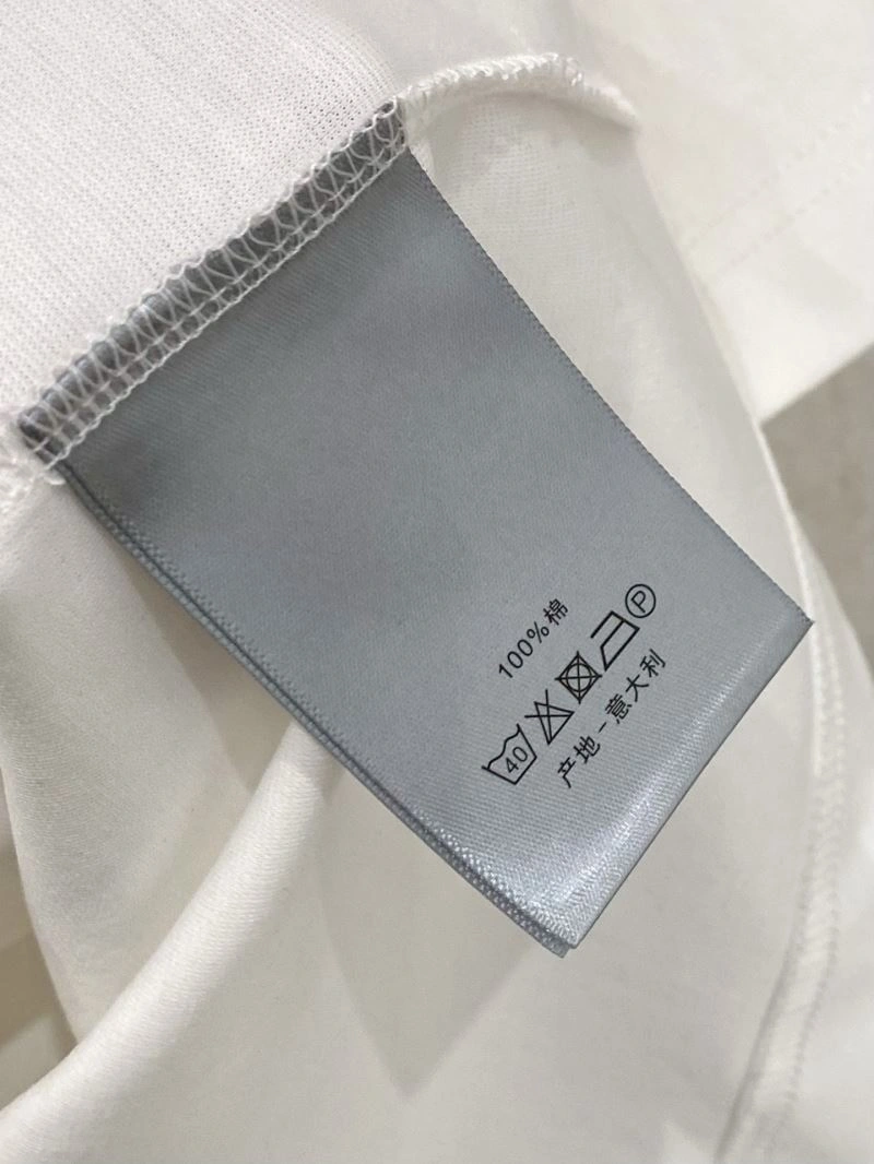 Bargain Chanel T-Shirts