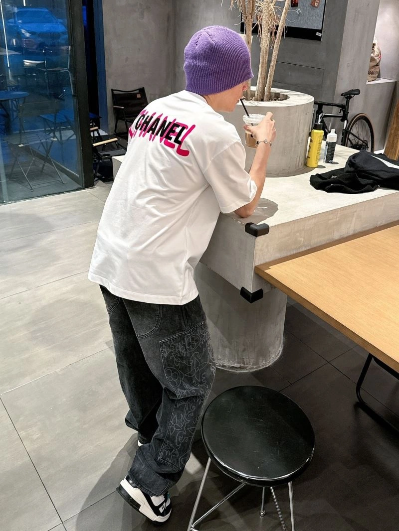 Bargain Chanel T-Shirts