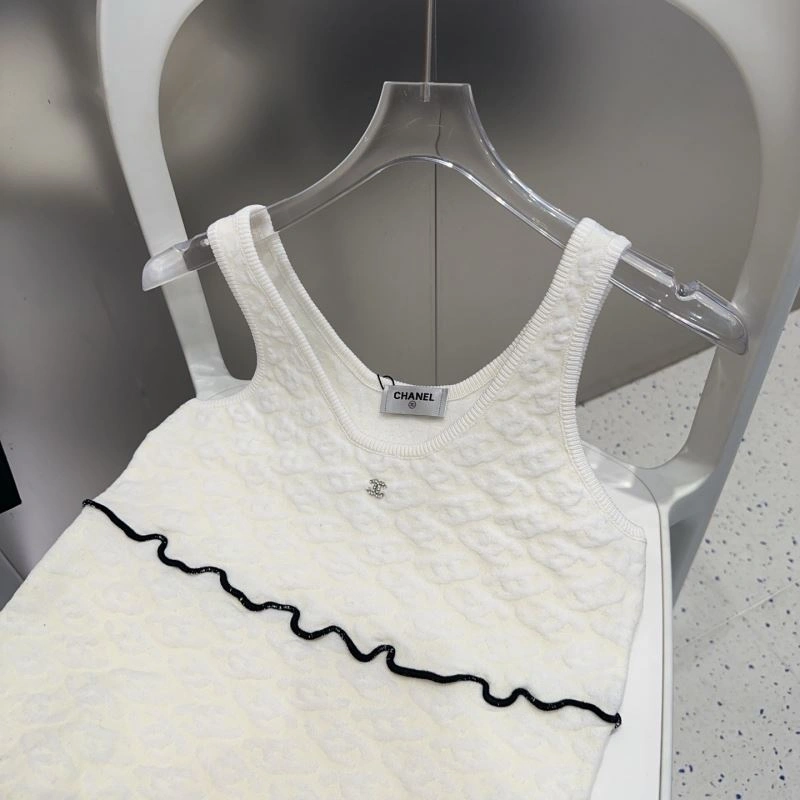 Low-cost Chanel Vest