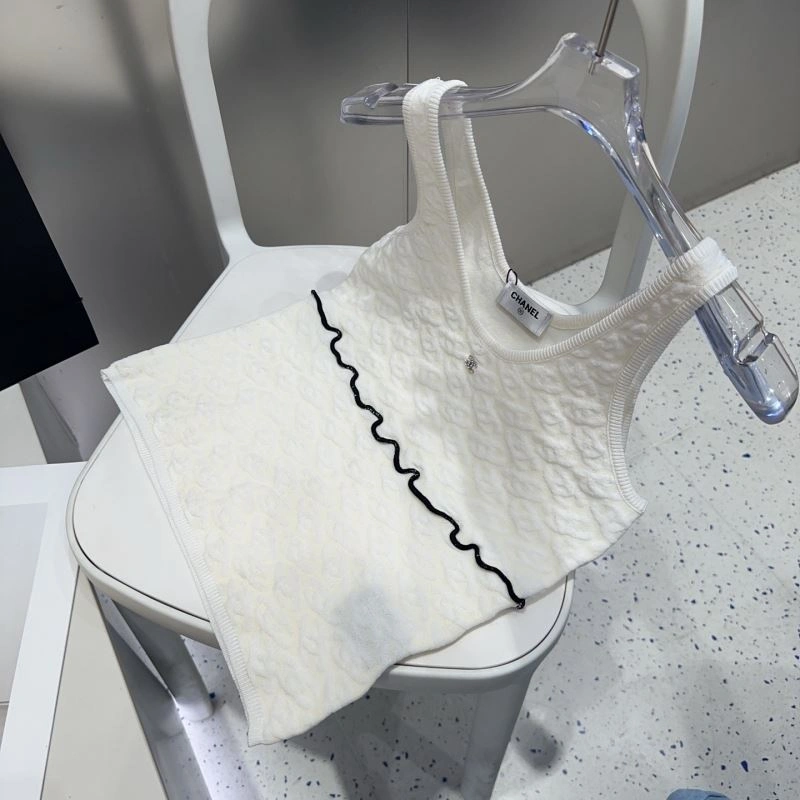 Low-cost Chanel Vest