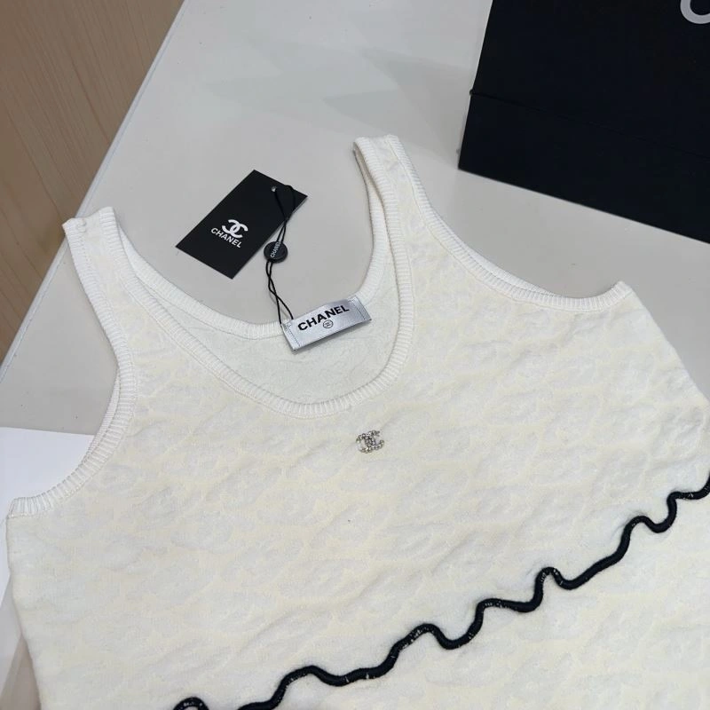 Low-cost Chanel Vest