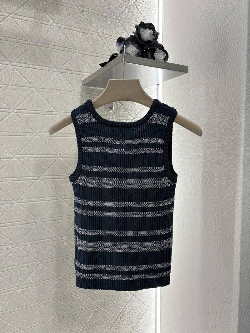 Low-cost Chanel Vest