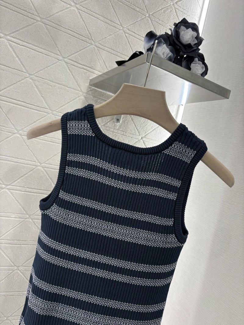 Low-cost Chanel Vest