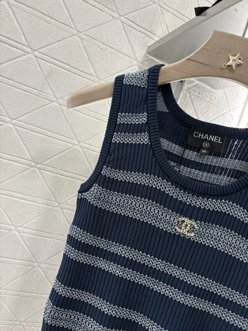 Low-cost Chanel Vest