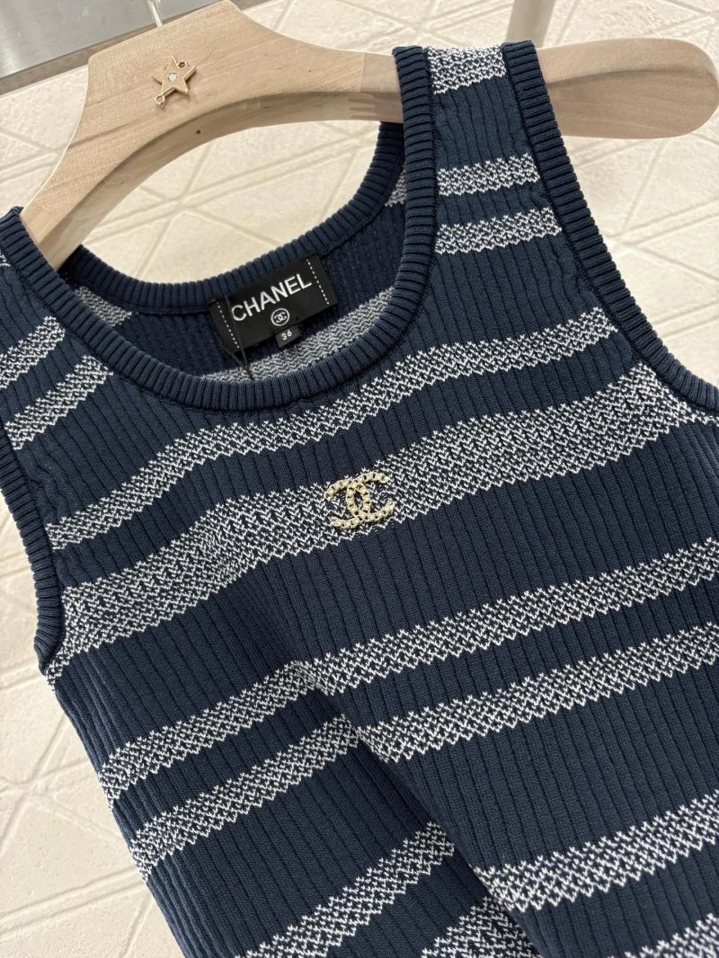 Low-cost Chanel Vest