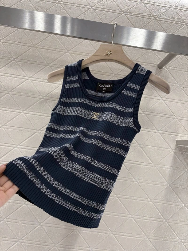 Low-cost Chanel Vest