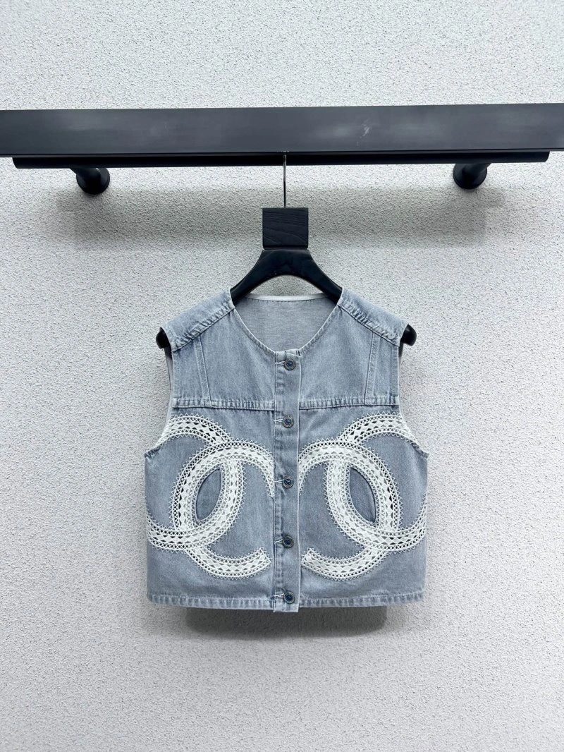 Accurate model Chanel Vest